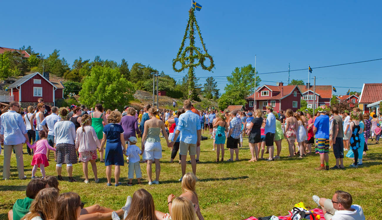 Glad Midsommar | Ribomation